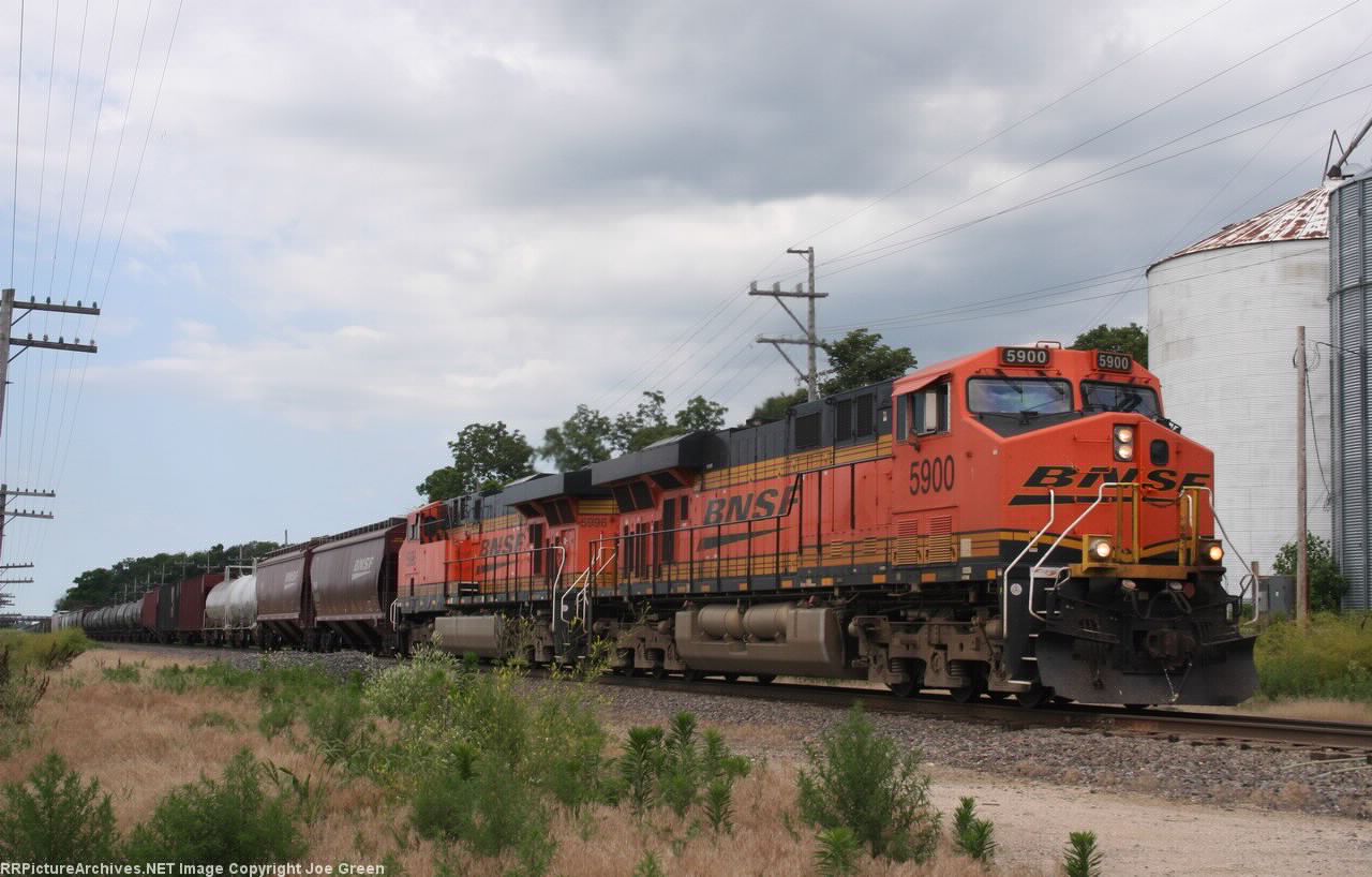 BNSF 5900